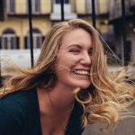 Head of flyaways? Discover the best remedies for static hair - Style Lenses